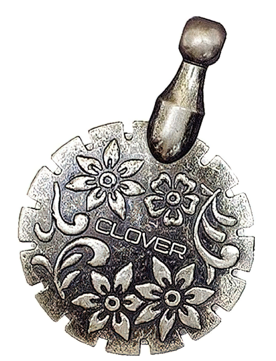 Clover Thread Cutter Pendant - Antique Silver – Quilt in a Day